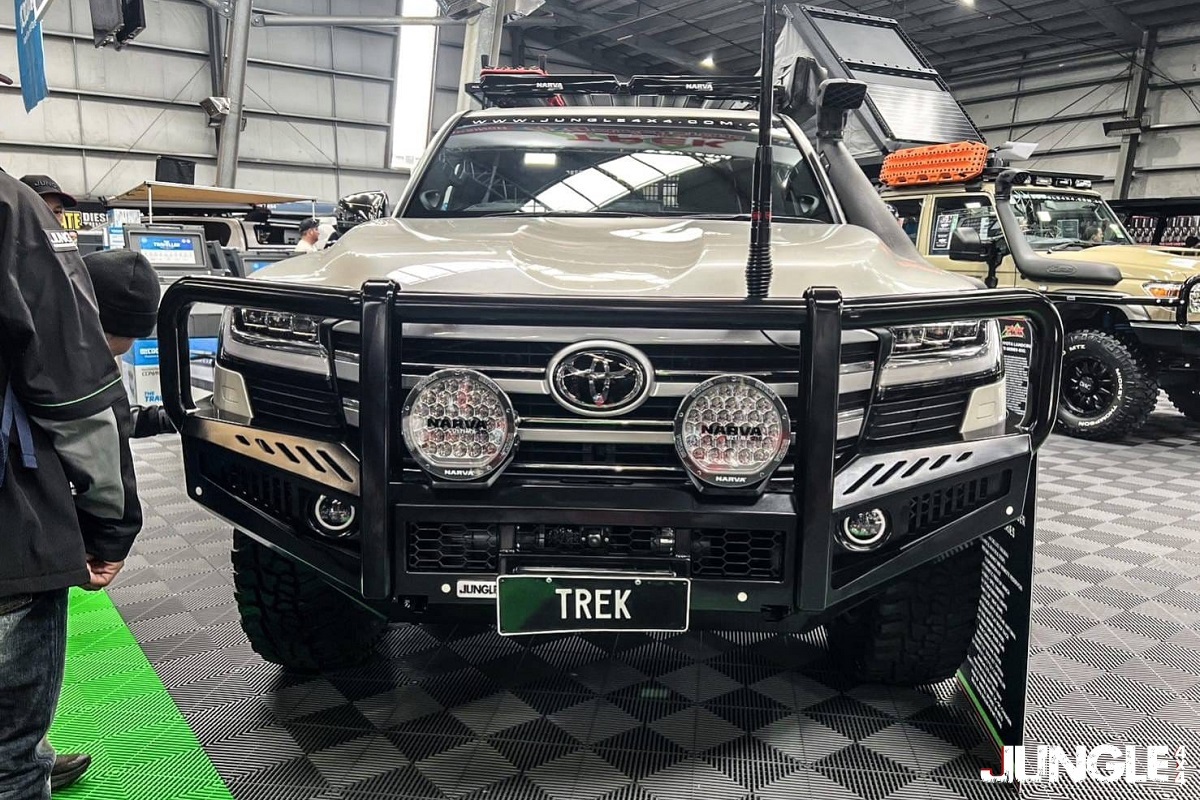 Jungle 4x4 / Deluxe Series - Toyota LC 300 Full Hoop